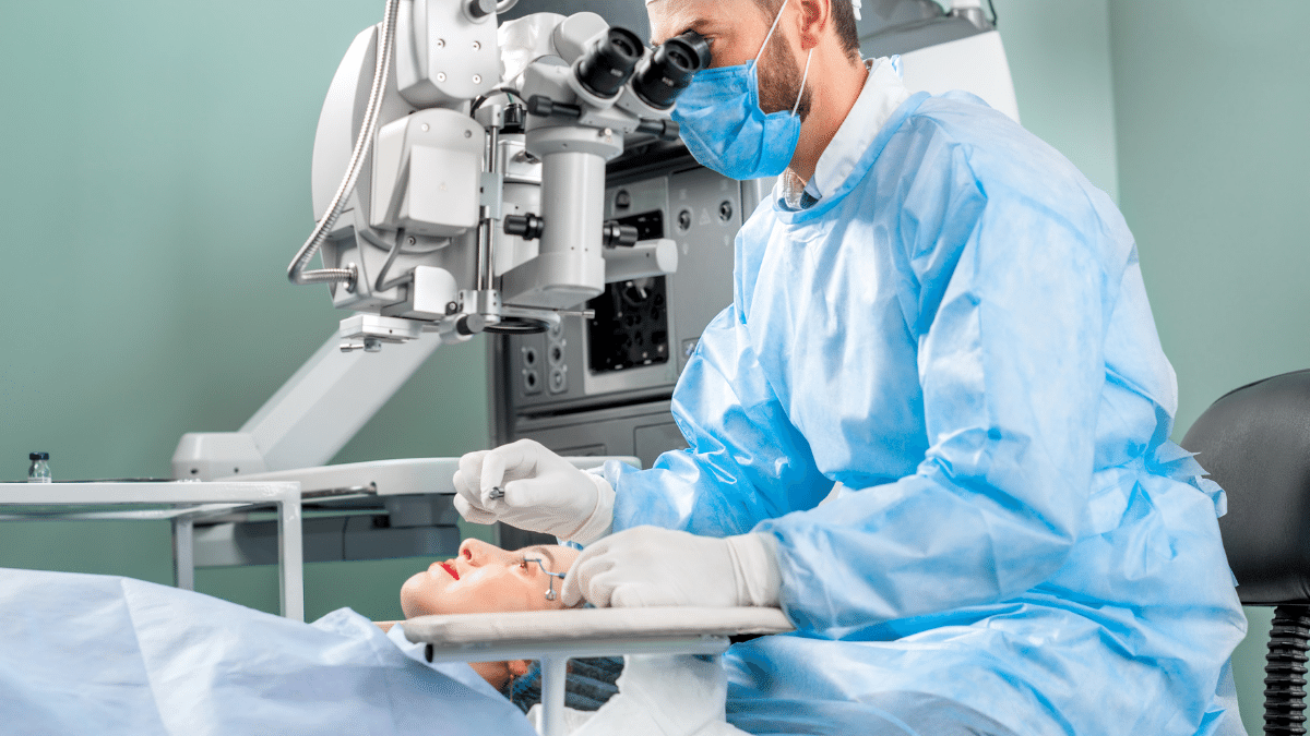 The Ultimate Guide To Choosing the Right Eye Doctor | Eye Pain Center