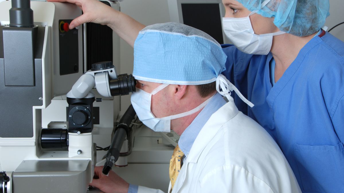 A Guide To LASIK Recovery Time And What You Should Know